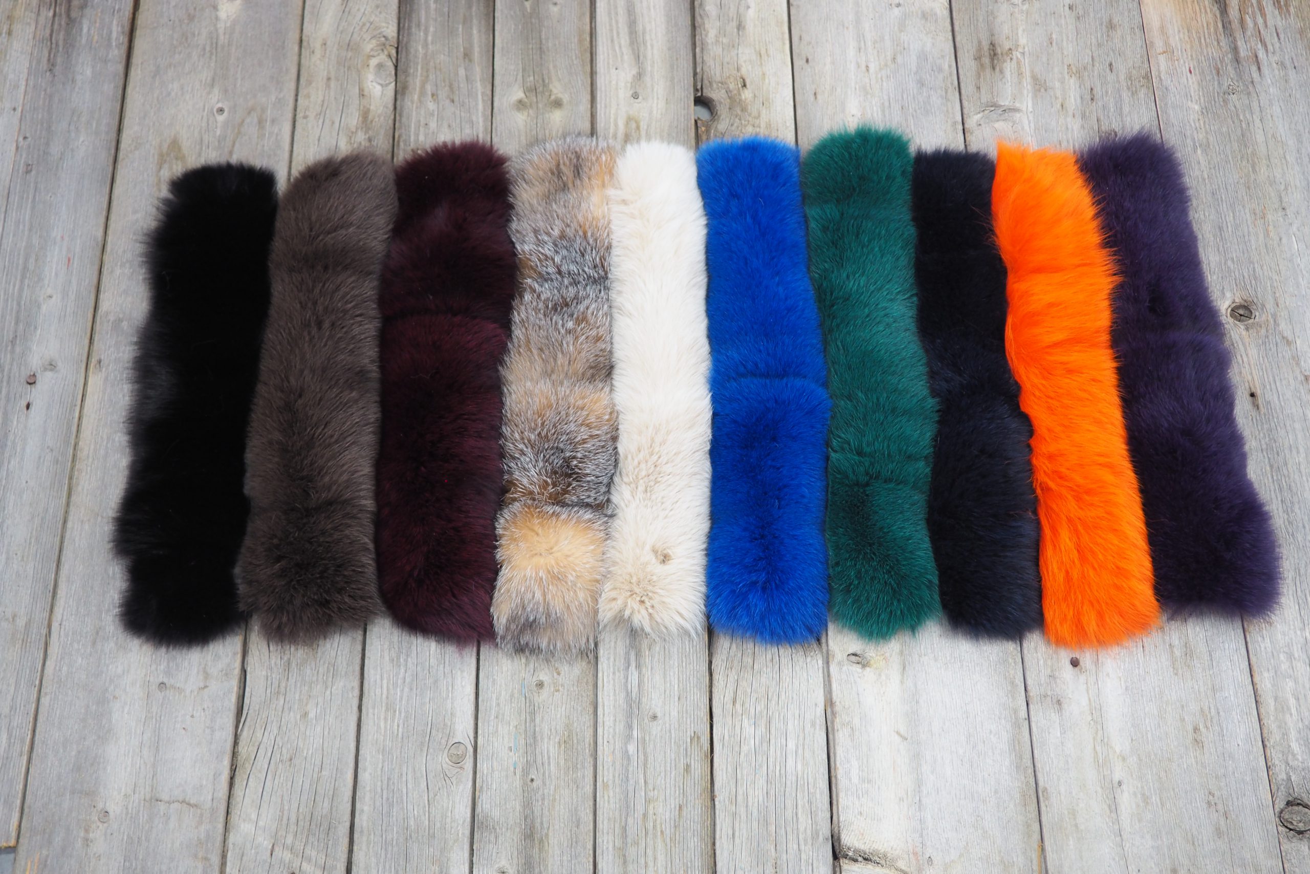 Dyed fox fur strip | Gaston Henry Fourrures